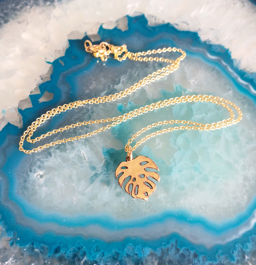 Monstera necklace (N285) – Maimoda Jewelry